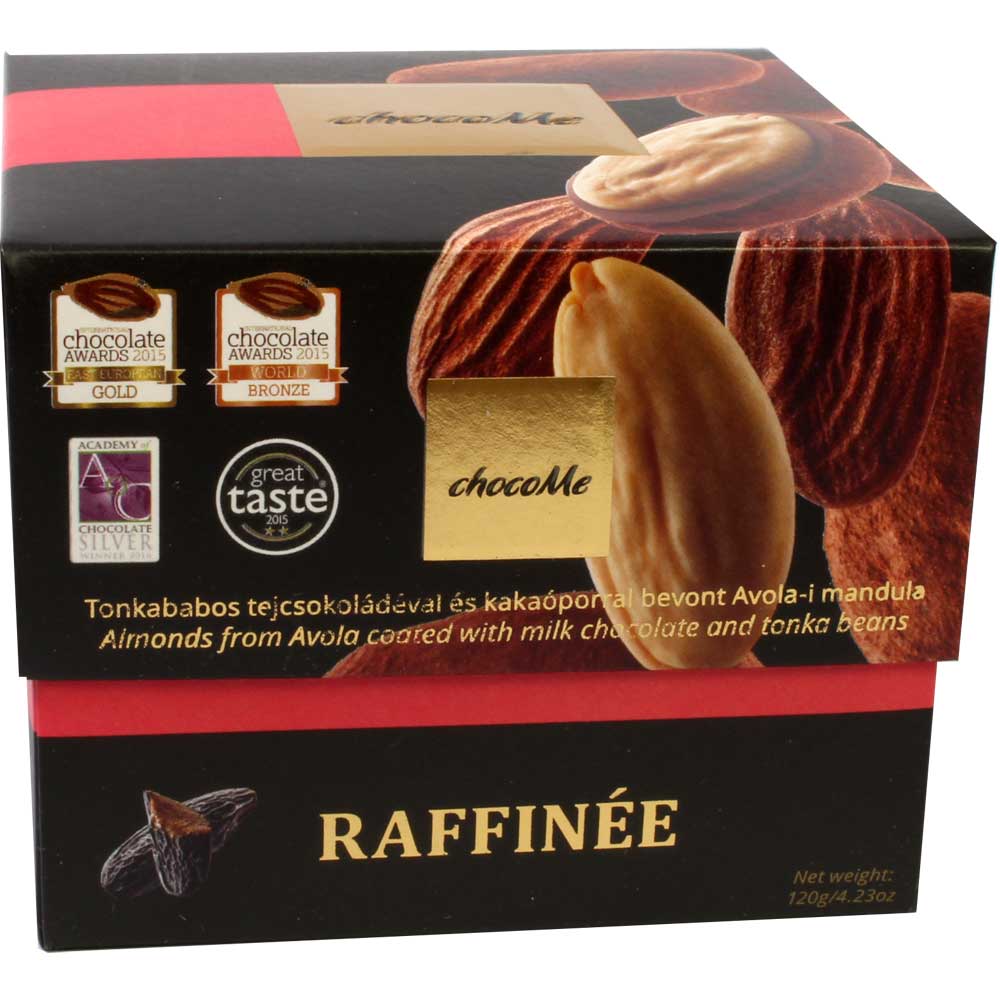 ChocoMe Avola almonds in milk chocolate and tonka bean dust